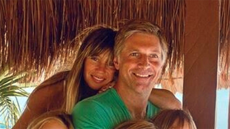 La azafata, con todo, contra la mujer de Cabak - laubfal