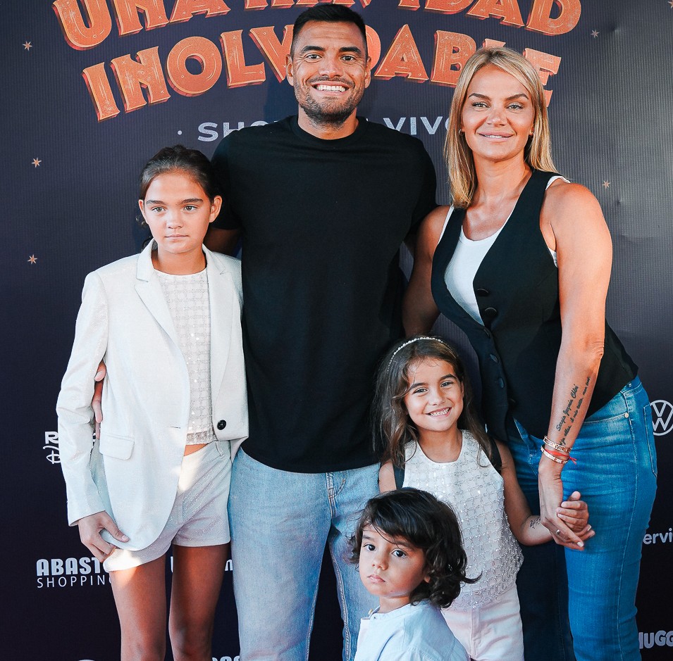 Eliana Guercio y Chiquito Romero, con Disney y en familia - laubfal